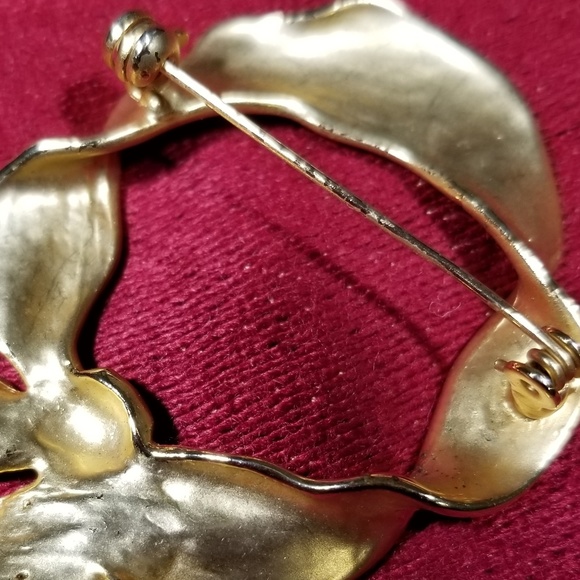 Jewelry | Vintage Golden Wreath Pin | Poshmark